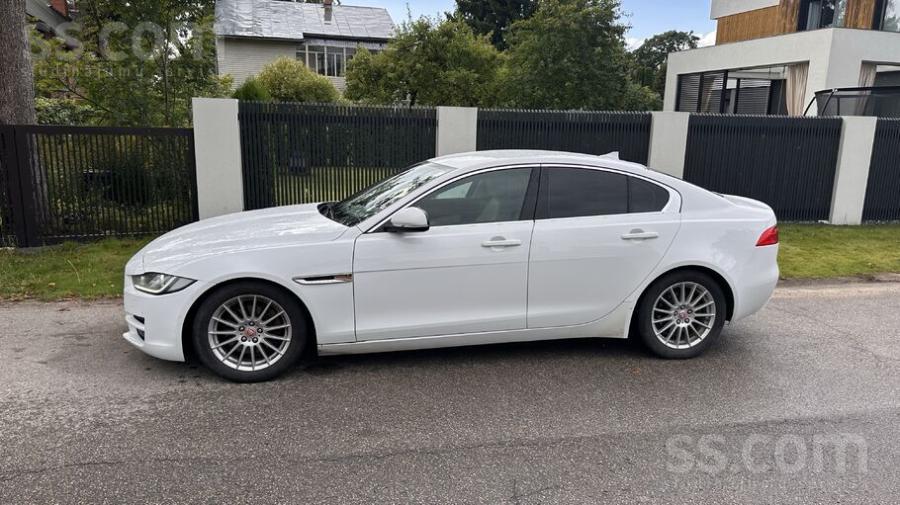 Balts Jaguar XE 2015 Jūrmala, ar dzinēja tilpumu 2.00 L un nobraukumu 269 tūkst. km par 6900 €, foto 3 vietnē AUTOMOTO.COM.LV