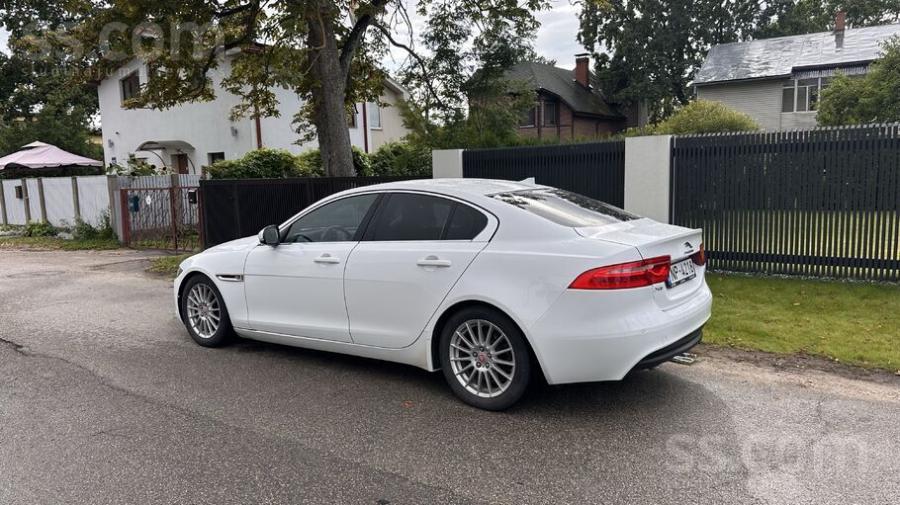 Balts Jaguar XE 2015 Jūrmala, ar dzinēja tilpumu 2.00 L un nobraukumu 269 tūkst. km par 6900 €, foto 4 vietnē AUTOMOTO.COM.LV