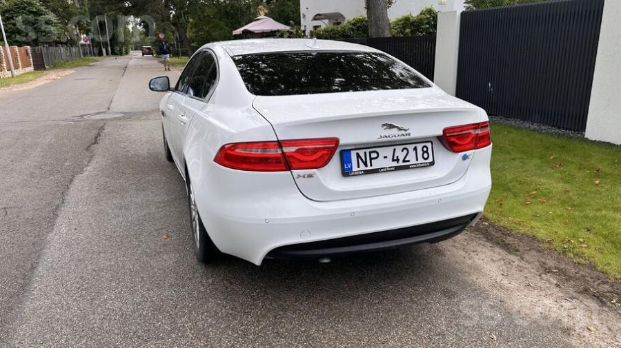 Balts Jaguar XE 2015 Jūrmala, ar dzinēja tilpumu 2.00 L un nobraukumu 269 tūkst. km par 6900 €, foto 5 vietnē AUTOMOTO.COM.LV
