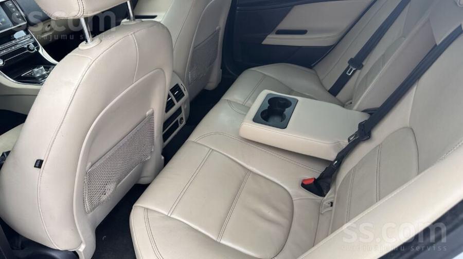 Balts Jaguar XE 2015 Jūrmala, ar dzinēja tilpumu 2.00 L un nobraukumu 269 tūkst. km par 6900 €, foto 10 vietnē AUTOMOTO.COM.LV