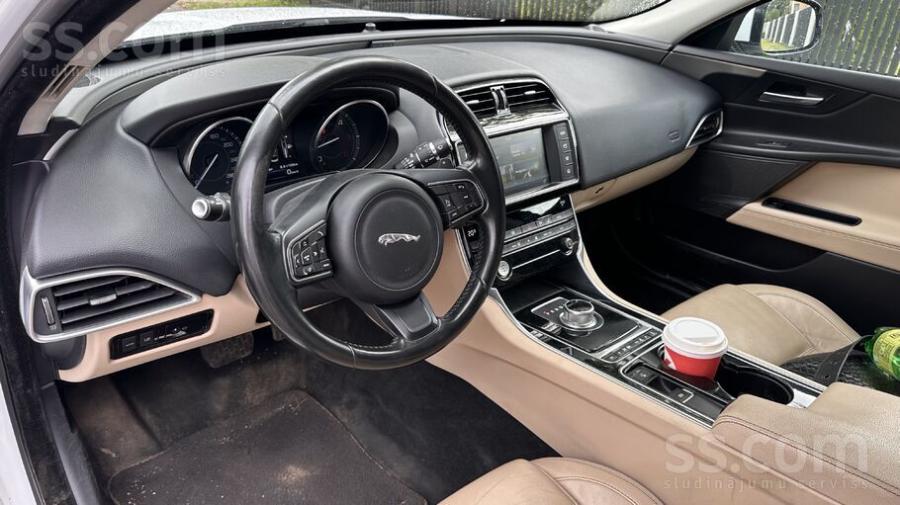 Balts Jaguar XE 2015 Jūrmala, ar dzinēja tilpumu 2.00 L un nobraukumu 269 tūkst. km par 6900 €, foto 13 vietnē AUTOMOTO.COM.LV