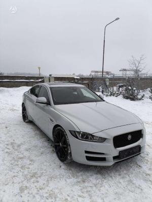 Balts Jaguar XE 2016 Šauļi, ar dzinēja tilpumu 2.00 L un nobraukumu 124 tūkst. km par 15500 €, foto  vietnē AUTOMOTO.COM.LV
