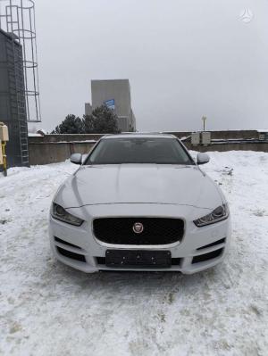 White Jaguar XE 2016 in Siauliai, with an engine capacity of 2.00 L and mileage of 124 thousand km for 15500 €, photo 2 on AUTOMOTO.COM.LV