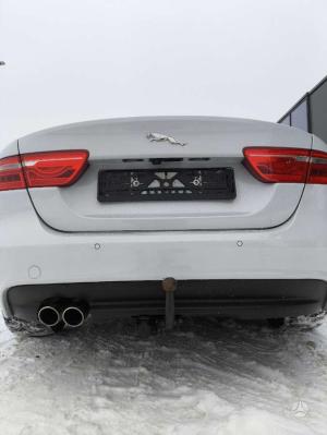 White Jaguar XE 2016 in Siauliai, with an engine capacity of 2.00 L and mileage of 124 thousand km for 15500 €, photo 12 on AUTOMOTO.COM.LV