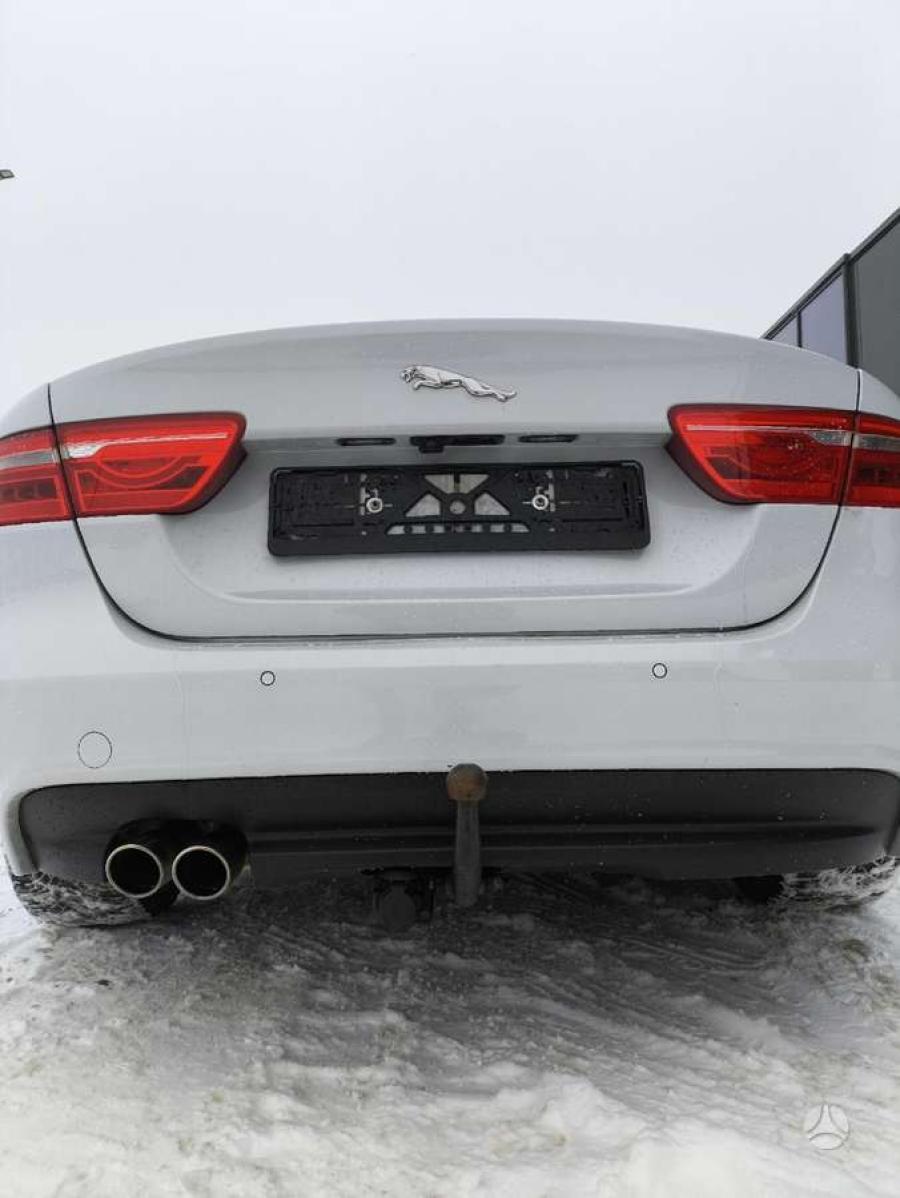 White Jaguar XE 2016 in Siauliai, with an engine capacity of 2.00 L and mileage of 124 thousand km for 15500 €, photo 12 on AUTOMOTO.COM.LV