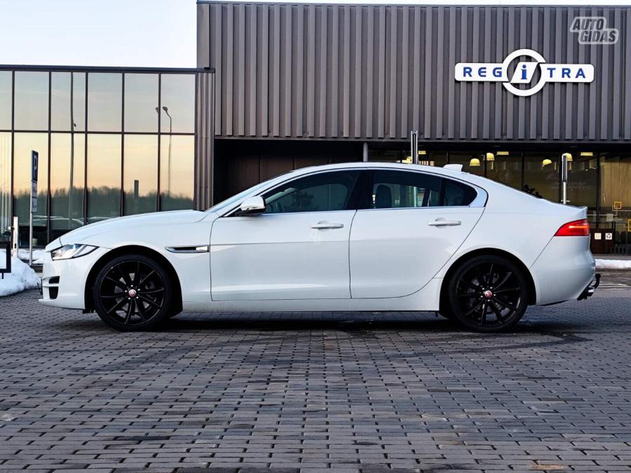 Balts Jaguar XE 2016 Šauļi, ar dzinēja tilpumu 2.00 L un nobraukumu 124 tūkst. km par 11600 €, foto 5 vietnē AUTOMOTO.COM.LV
