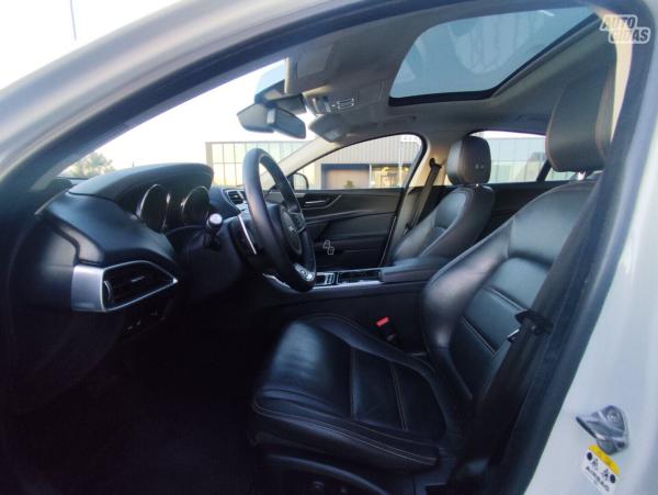 Balts Jaguar XE 2016 Šauļi, ar dzinēja tilpumu 2.00 L un nobraukumu 124 tūkst. km par 11600 €, foto 10 vietnē AUTOMOTO.COM.LV