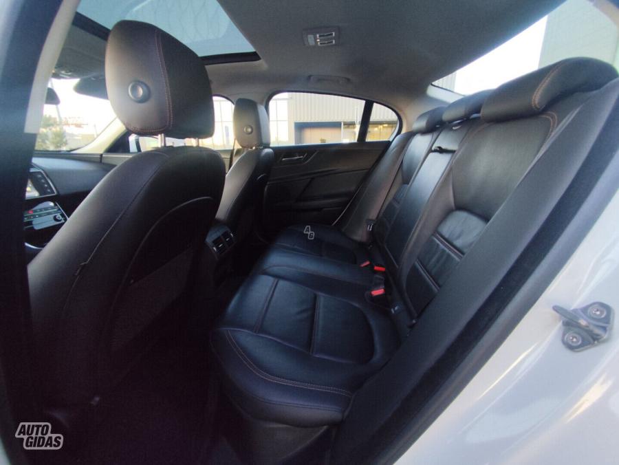 Balts Jaguar XE 2016 Šauļi, ar dzinēja tilpumu 2.00 L un nobraukumu 124 tūkst. km par 11600 €, foto 19 vietnē AUTOMOTO.COM.LV