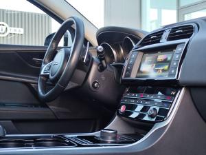 Balts Jaguar XE 2016 Šauļi, ar dzinēja tilpumu 2.00 L un nobraukumu 124 tūkst. km par 11600 €, foto 22 vietnē AUTOMOTO.COM.LV
