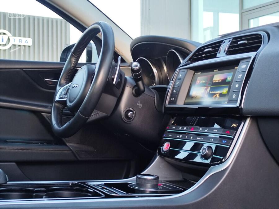Balts Jaguar XE 2016 Šauļi, ar dzinēja tilpumu 2.00 L un nobraukumu 124 tūkst. km par 11600 €, foto 22 vietnē AUTOMOTO.COM.LV