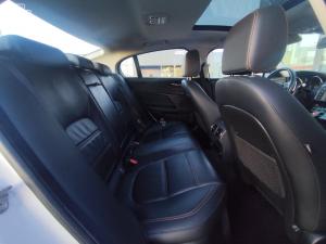 Balts Jaguar XE 2016 Šauļi, ar dzinēja tilpumu 2.00 L un nobraukumu 124 tūkst. km par 11600 €, foto 23 vietnē AUTOMOTO.COM.LV