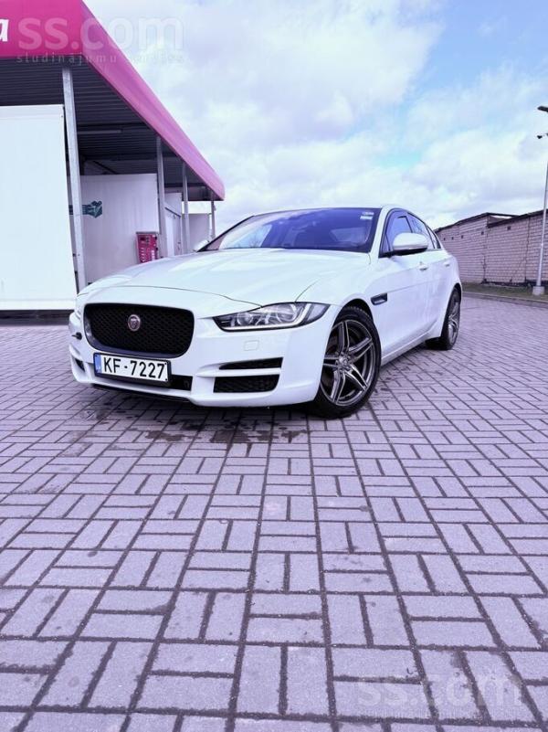 Balts Jaguar XE 2016 Rēzekne, ar dzinēja tilpumu 2.00 L un nobraukumu 201 tūkst. km par 8999 €, foto 1 vietnē AUTOMOTO.COM.LV