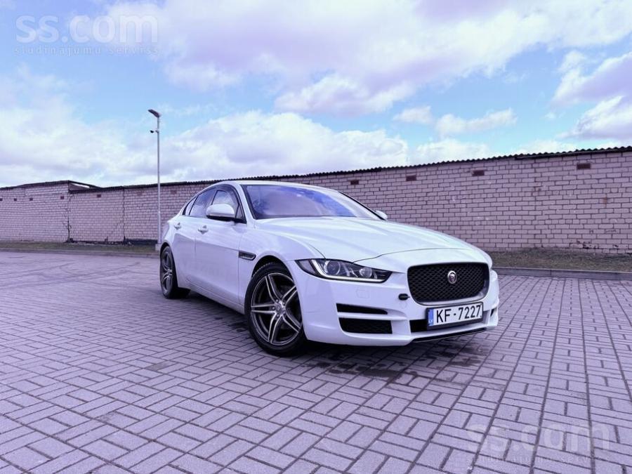 Balts Jaguar XE 2016 Rēzekne, ar dzinēja tilpumu 2.00 L un nobraukumu 201 tūkst. km par 8999 €, foto 3 vietnē AUTOMOTO.COM.LV