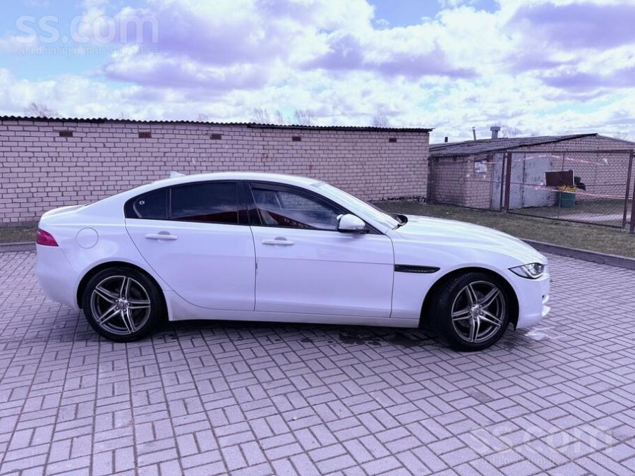 Balts Jaguar XE 2016 Rēzekne, ar dzinēja tilpumu 2.00 L un nobraukumu 201 tūkst. km par 8999 €, foto 4 vietnē AUTOMOTO.COM.LV