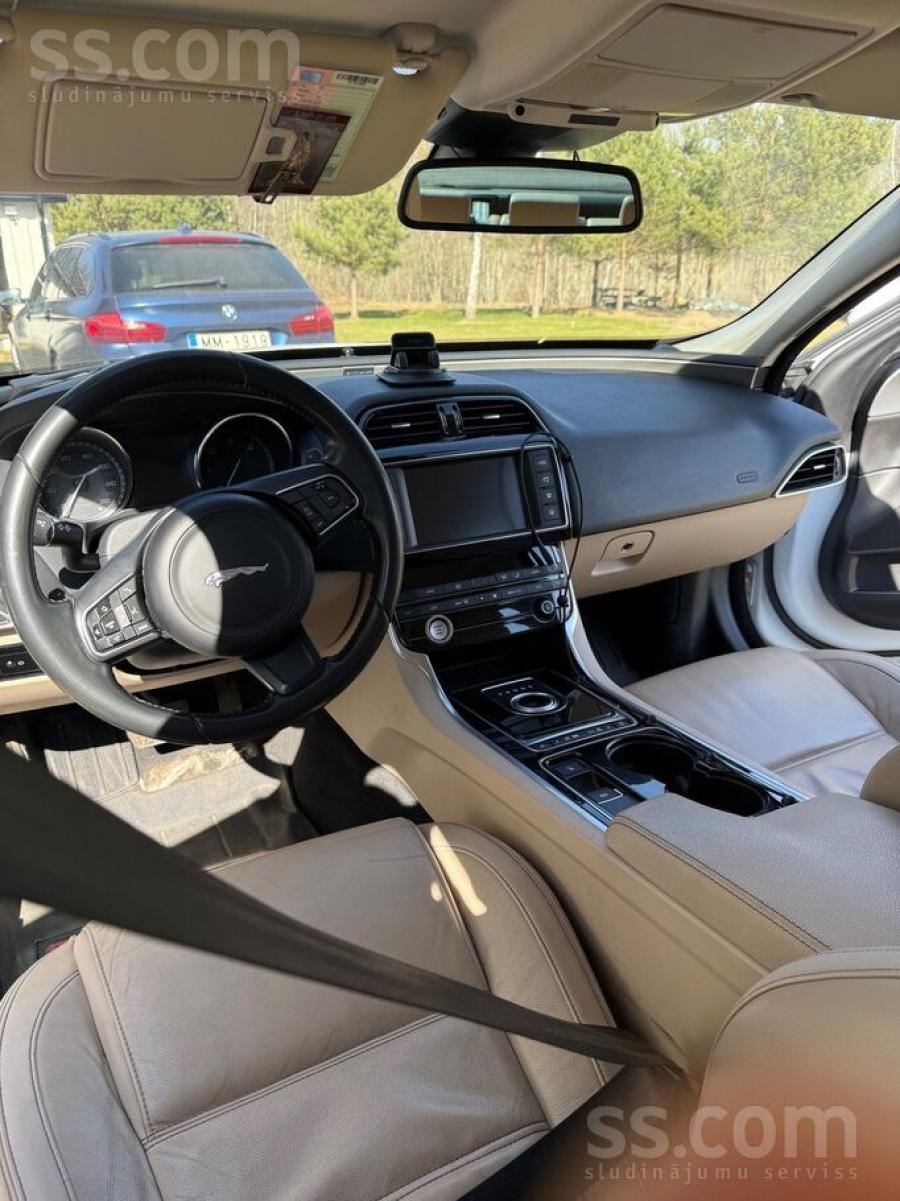 Balts Jaguar XE 2016 Rēzekne, ar dzinēja tilpumu 2.00 L un nobraukumu 201 tūkst. km par 8999 €, foto 8 vietnē AUTOMOTO.COM.LV