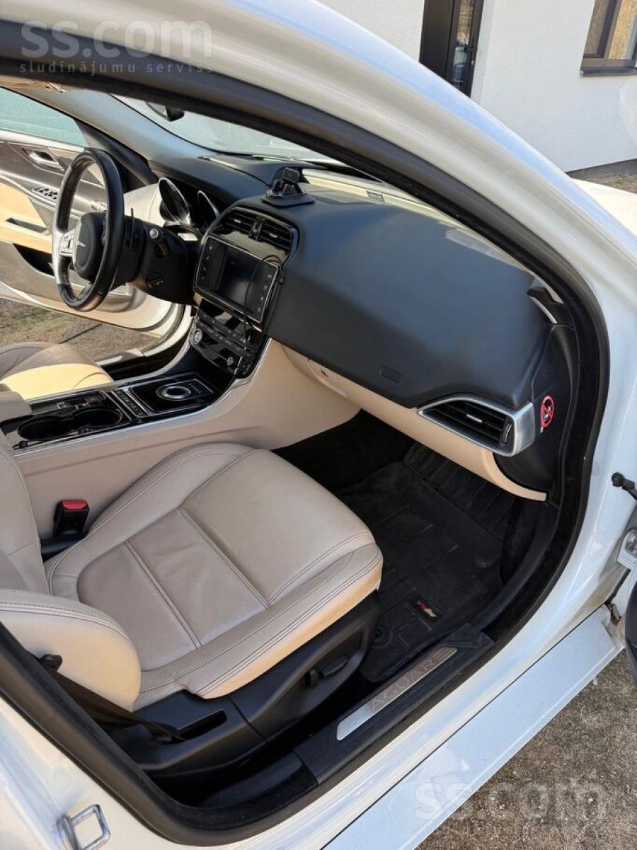Balts Jaguar XE 2016 Rēzekne, ar dzinēja tilpumu 2.00 L un nobraukumu 201 tūkst. km par 8999 €, foto 10 vietnē AUTOMOTO.COM.LV