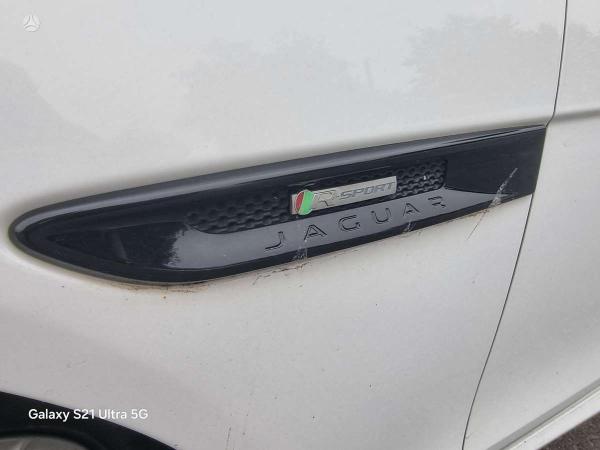 White Jaguar XE 2016 in Jonava, with an engine capacity of 2.00 L and mileage of 102 thousand km for 2999 €, photo 6 on AUTOMOTO.COM.LV