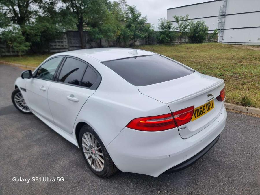 White Jaguar XE 2016 in Jonava, with an engine capacity of 2.00 L and mileage of 102 thousand km for 2999 €, photo 7 on AUTOMOTO.COM.LV