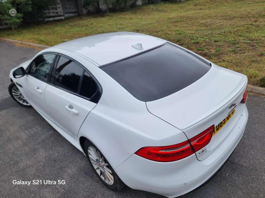 White Jaguar XE 2016 in Jonava, with an engine capacity of 2.00 L and mileage of 102 thousand km for 2999 €, photo 8 on AUTOMOTO.COM.LV