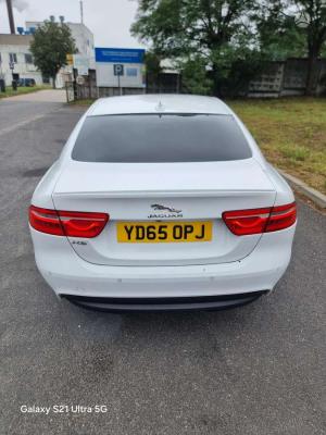White Jaguar XE 2016 in Jonava, with an engine capacity of 2.00 L and mileage of 102 thousand km for 2999 €, photo 9 on AUTOMOTO.COM.LV
