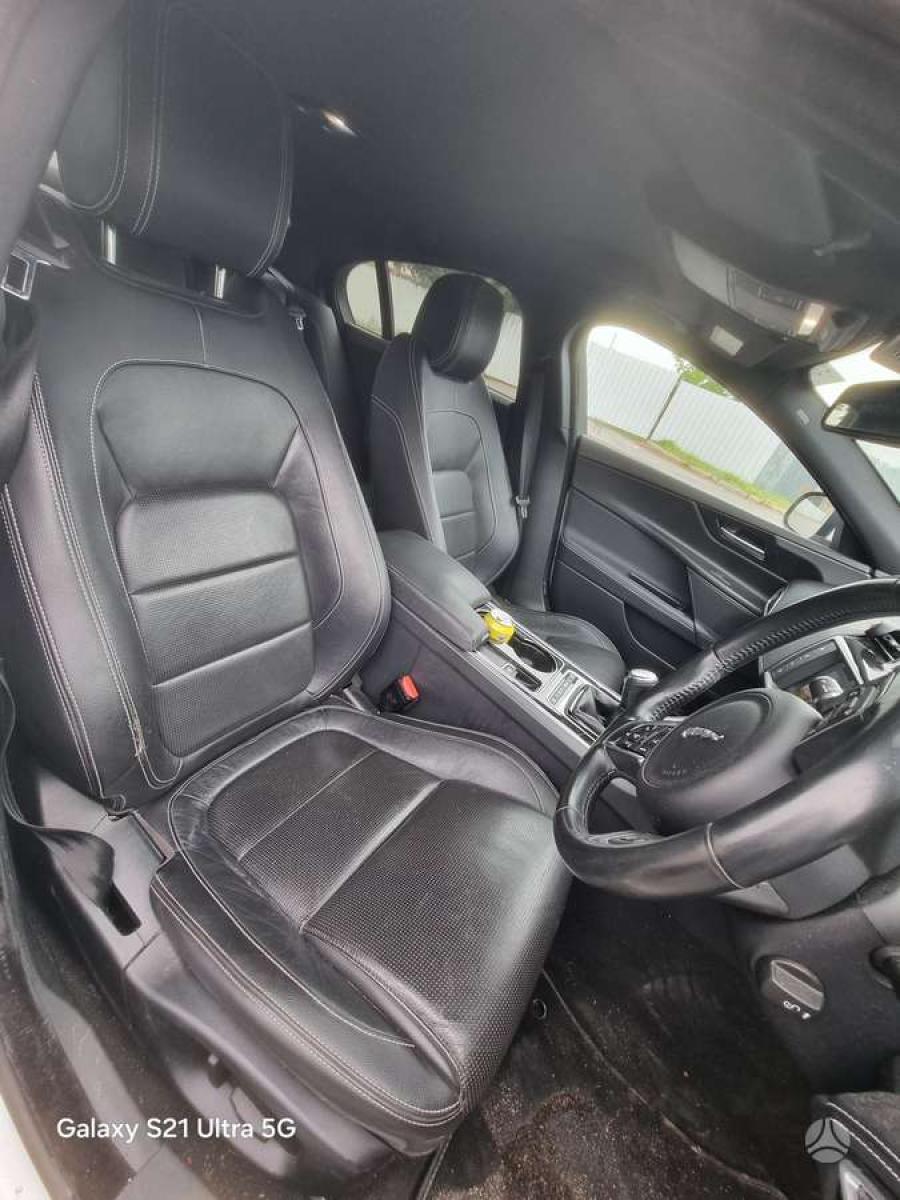 White Jaguar XE 2016 in Jonava, with an engine capacity of 2.00 L and mileage of 102 thousand km for 2999 €, photo 14 on AUTOMOTO.COM.LV