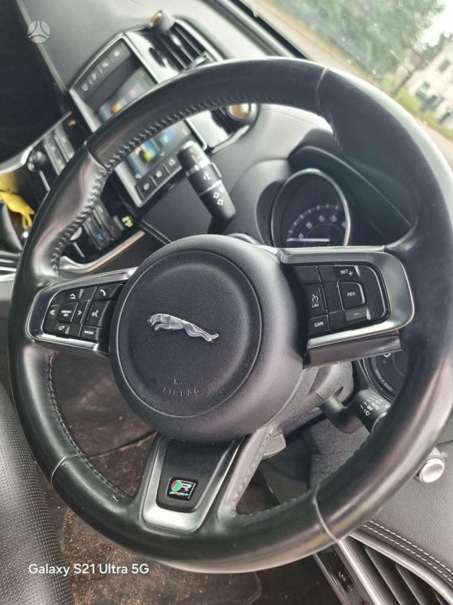 White Jaguar XE 2016 in Jonava, with an engine capacity of 2.00 L and mileage of 102 thousand km for 2999 €, photo 15 on AUTOMOTO.COM.LV