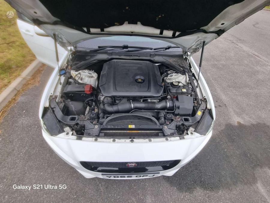 White Jaguar XE 2016 in Jonava, with an engine capacity of 2.00 L and mileage of 102 thousand km for 2999 €, photo 16 on AUTOMOTO.COM.LV