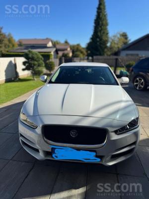White Jaguar XE 2017 in Riga, with an engine capacity of 2.00 L and mileage of 158 thousand km for 10500 €, photo 4 on AUTOMOTO.COM.LV