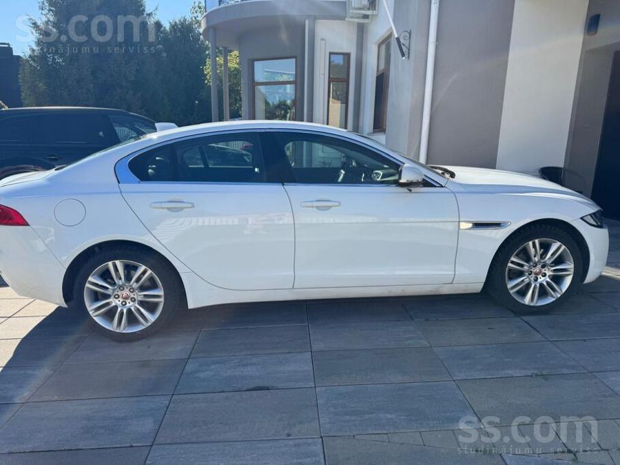 White Jaguar XE 2017 in Riga, with an engine capacity of 2.00 L and mileage of 158 thousand km for 10500 €, photo 19 on AUTOMOTO.COM.LV