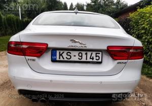 White Jaguar XE 2017 in Riga, with an engine capacity of 2.00 L and mileage of 145 thousand km for 9500 €, photo 7 on AUTOMOTO.COM.LV