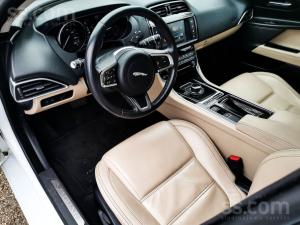 Белый Ягуар XE 2017 в Рига, объемом двигателя 2.00 л и пробегом 145 тыс. км за 9100 €, фото 6 на AUTOMOTO.COM.LV