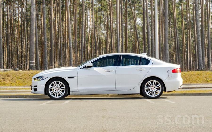 White Jaguar XE 2017 in Riga, with an engine capacity of 2.00 L and mileage of 158 thousand km for 8190 €, photo 5 on AUTOMOTO.COM.LV