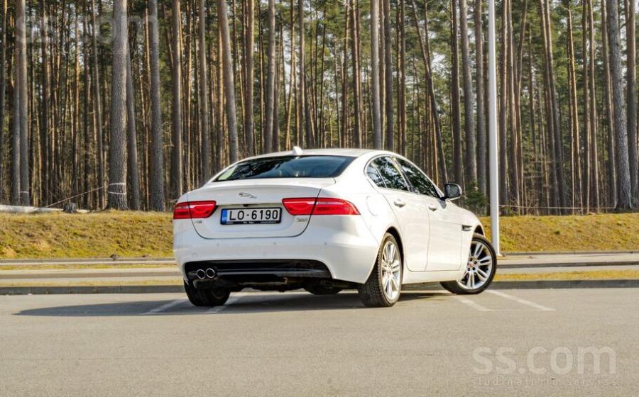 White Jaguar XE 2017 in Riga, with an engine capacity of 2.00 L and mileage of 158 thousand km for 8190 €, photo 6 on AUTOMOTO.COM.LV