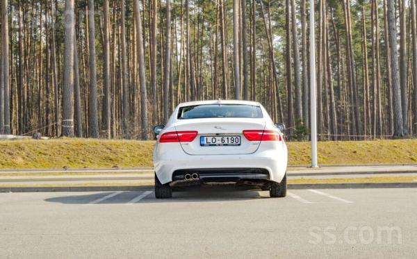 White Jaguar XE 2017 in Riga, with an engine capacity of 2.00 L and mileage of 158 thousand km for 8190 €, photo 6 on AUTOMOTO.COM.LV