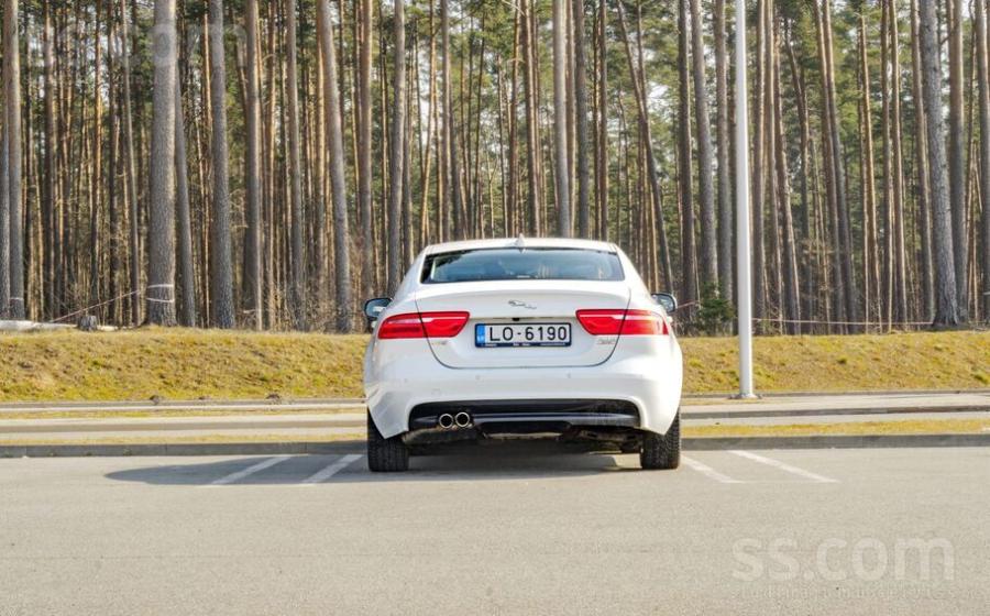 White Jaguar XE 2017 in Riga, with an engine capacity of 2.00 L and mileage of 158 thousand km for 8190 €, photo 7 on AUTOMOTO.COM.LV