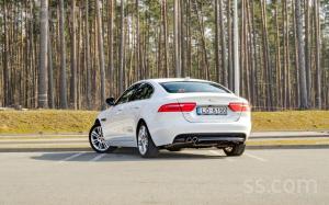 White Jaguar XE 2017 in Riga, with an engine capacity of 2.00 L and mileage of 158 thousand km for 8190 €, photo 8 on AUTOMOTO.COM.LV