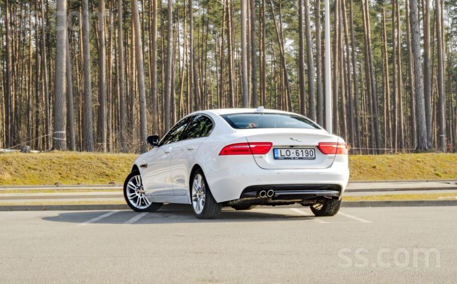 White Jaguar XE 2017 in Riga, with an engine capacity of 2.00 L and mileage of 158 thousand km for 8190 €, photo 8 on AUTOMOTO.COM.LV