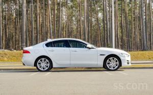 White Jaguar XE 2017 in Riga, with an engine capacity of 2.00 L and mileage of 158 thousand km for 8190 €, photo 9 on AUTOMOTO.COM.LV