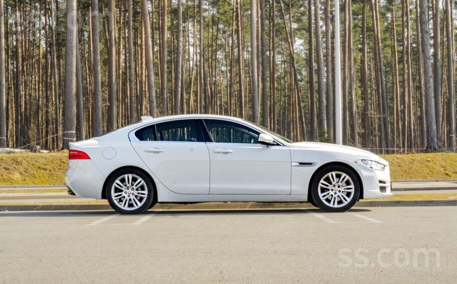 White Jaguar XE 2017 in Riga, with an engine capacity of 2.00 L and mileage of 158 thousand km for 8190 €, photo 9 on AUTOMOTO.COM.LV