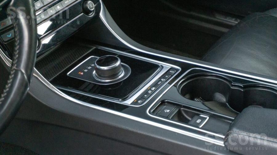 White Jaguar XE 2017 in Riga, with an engine capacity of 2.00 L and mileage of 158 thousand km for 8190 €, photo 15 on AUTOMOTO.COM.LV