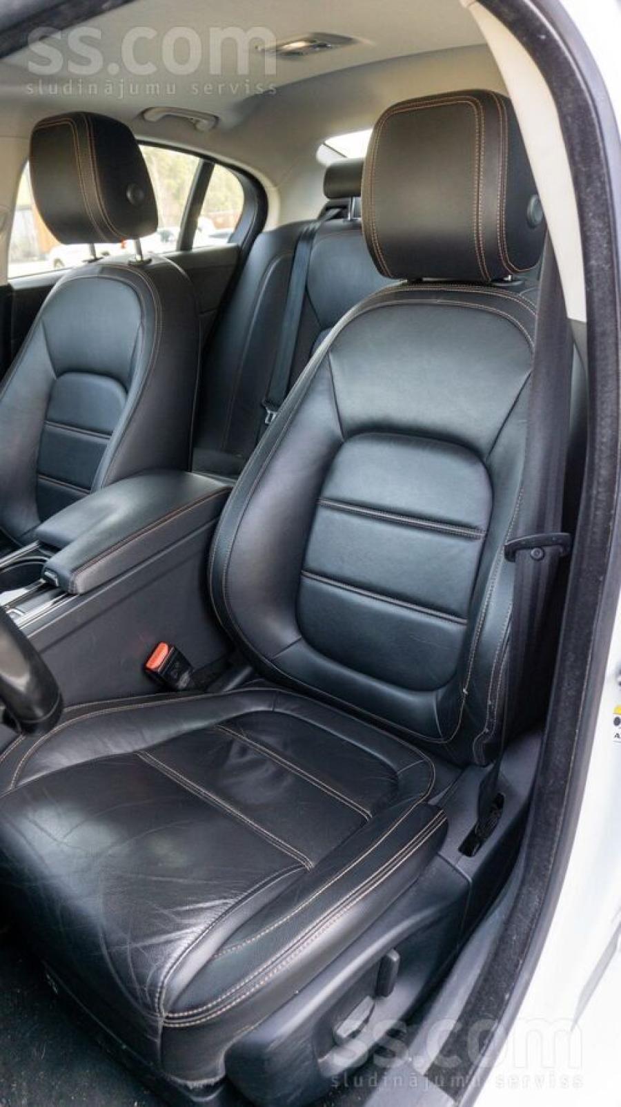 White Jaguar XE 2017 in Riga, with an engine capacity of 2.00 L and mileage of 158 thousand km for 8190 €, photo 27 on AUTOMOTO.COM.LV