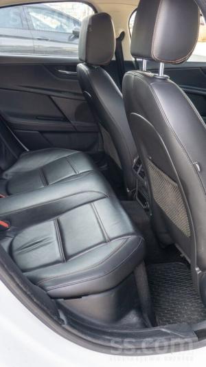 White Jaguar XE 2017 in Riga, with an engine capacity of 2.00 L and mileage of 158 thousand km for 8190 €, photo 29 on AUTOMOTO.COM.LV