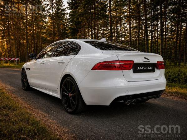 Balts Jaguar XE 2017 Rīga, ar dzinēja tilpumu 2.00 L un nobraukumu 160 tūkst. km par 13000 €, foto 5 vietnē AUTOMOTO.COM.LV