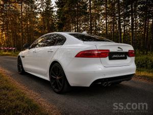 Balts Jaguar XE 2017 Rīga, ar dzinēja tilpumu 2.00 L un nobraukumu 160 tūkst. km par 13000 €, foto 6 vietnē AUTOMOTO.COM.LV