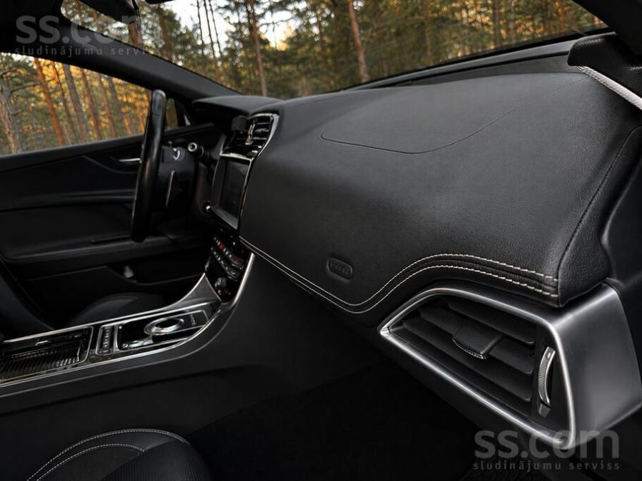 Balts Jaguar XE 2017 Rīga, ar dzinēja tilpumu 2.00 L un nobraukumu 160 tūkst. km par 13000 €, foto 17 vietnē AUTOMOTO.COM.LV