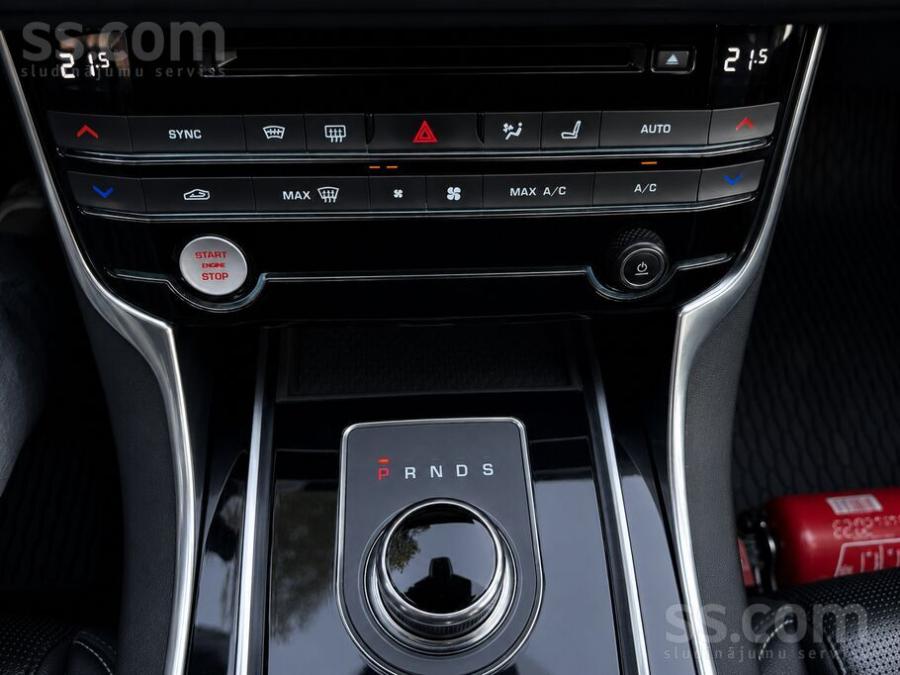 Balts Jaguar XE 2017 Rīga, ar dzinēja tilpumu 2.00 L un nobraukumu 160 tūkst. km par 13000 €, foto 23 vietnē AUTOMOTO.COM.LV