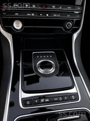 Balts Jaguar XE 2017 Rīga, ar dzinēja tilpumu 2.00 L un nobraukumu 160 tūkst. km par 13000 €, foto 24 vietnē AUTOMOTO.COM.LV