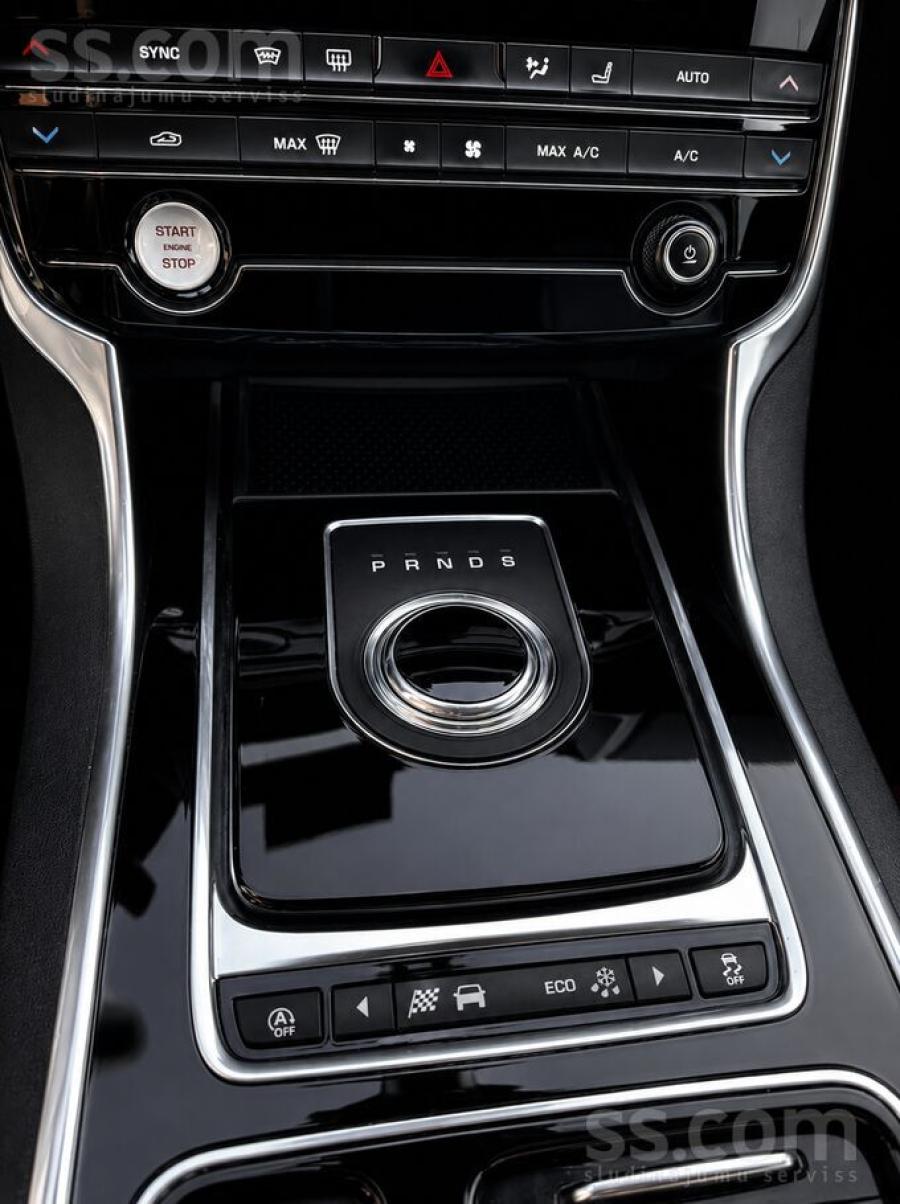 Balts Jaguar XE 2017 Rīga, ar dzinēja tilpumu 2.00 L un nobraukumu 160 tūkst. km par 13000 €, foto 24 vietnē AUTOMOTO.COM.LV