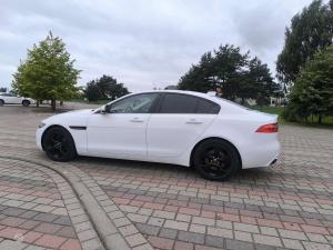 White Jaguar XE 2017 in Vilnius, with an engine capacity of 2.00 L and mileage of 184 thousand km for 9900 €, photo 4 on AUTOMOTO.COM.LV