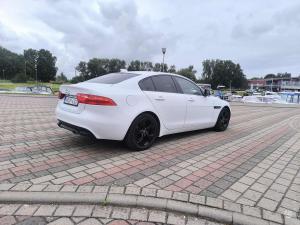 White Jaguar XE 2017 in Vilnius, with an engine capacity of 2.00 L and mileage of 184 thousand km for 9900 €, photo 8 on AUTOMOTO.COM.LV